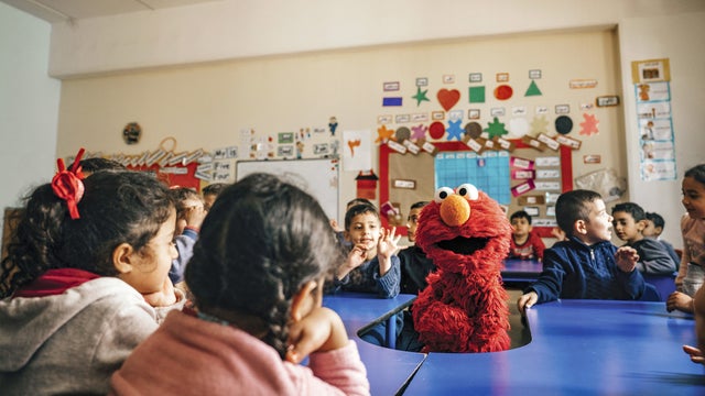 Elmo für Flüchtlingskinder: Wie neue Lernplattformen den Kleinen durchs ...